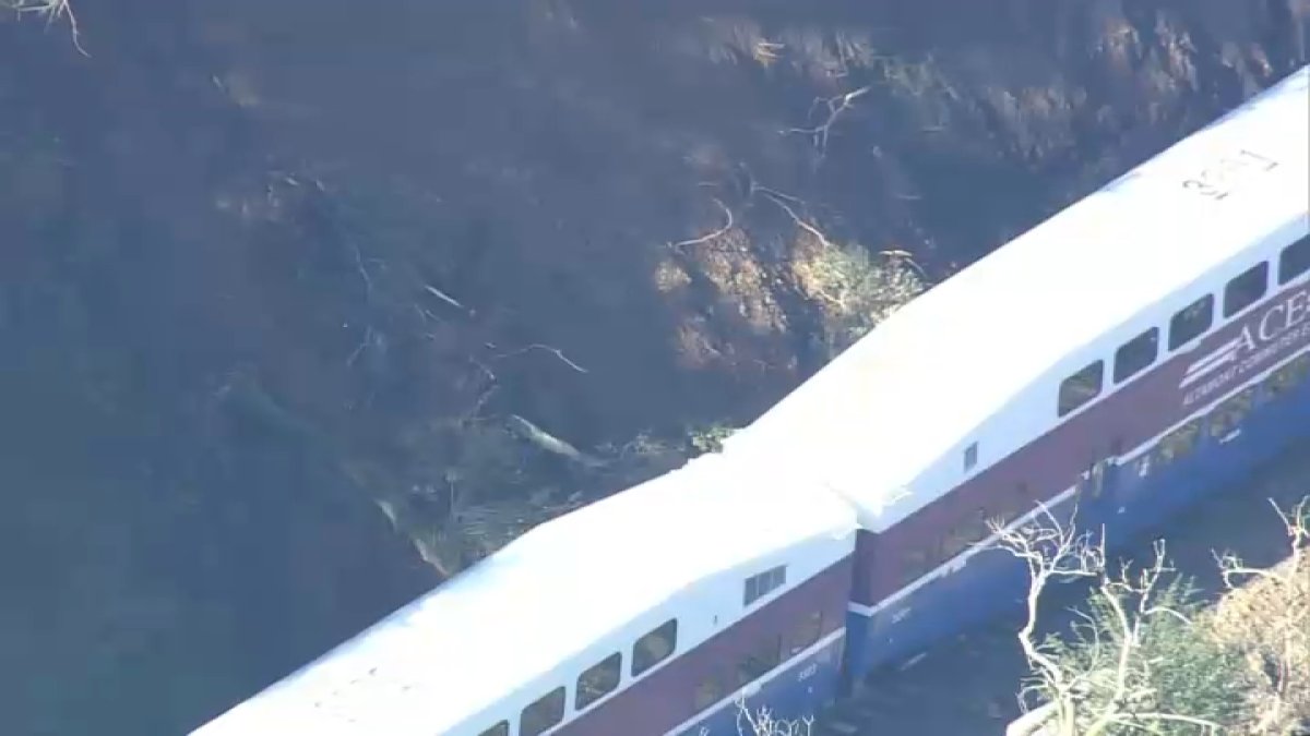 Deslizamiento de tierra impacta vagón de un tren de ACE en el condado Alameda – Telemundo Area ...