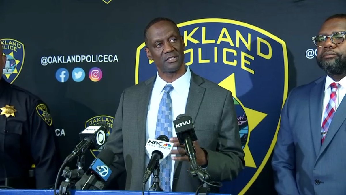 Floyd Mitchell renuncia como jefe de policía de Oakland – Telemundo ...
