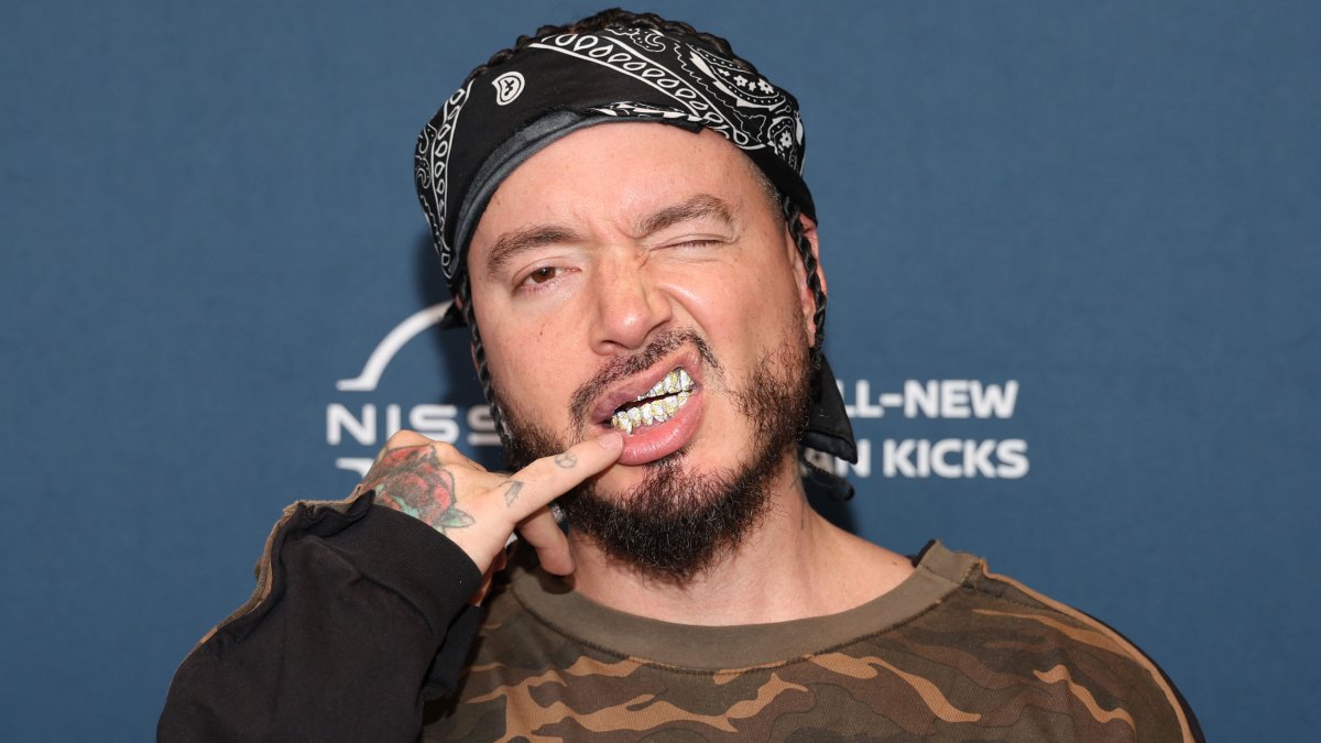 J Balvin anuncia la gira “Back to the Rayo” – Telemundo Area de la Bahía 48