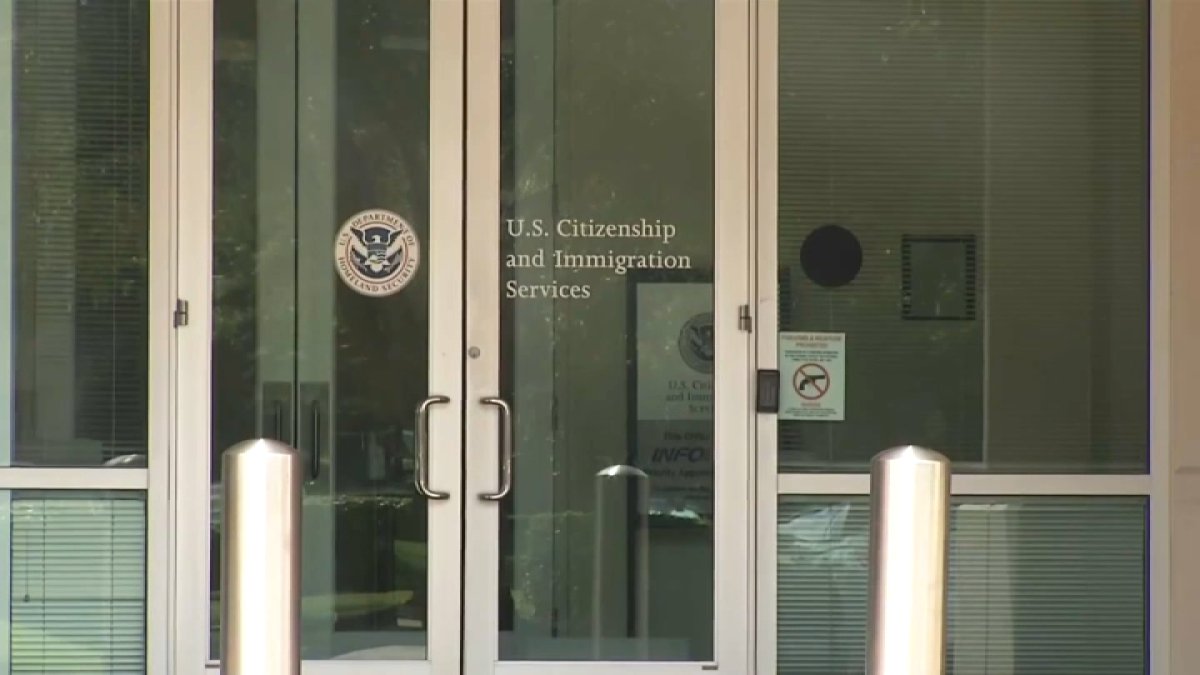 Agentes especiales de USCIS podrán portar armas – Telemundo Area de la ...