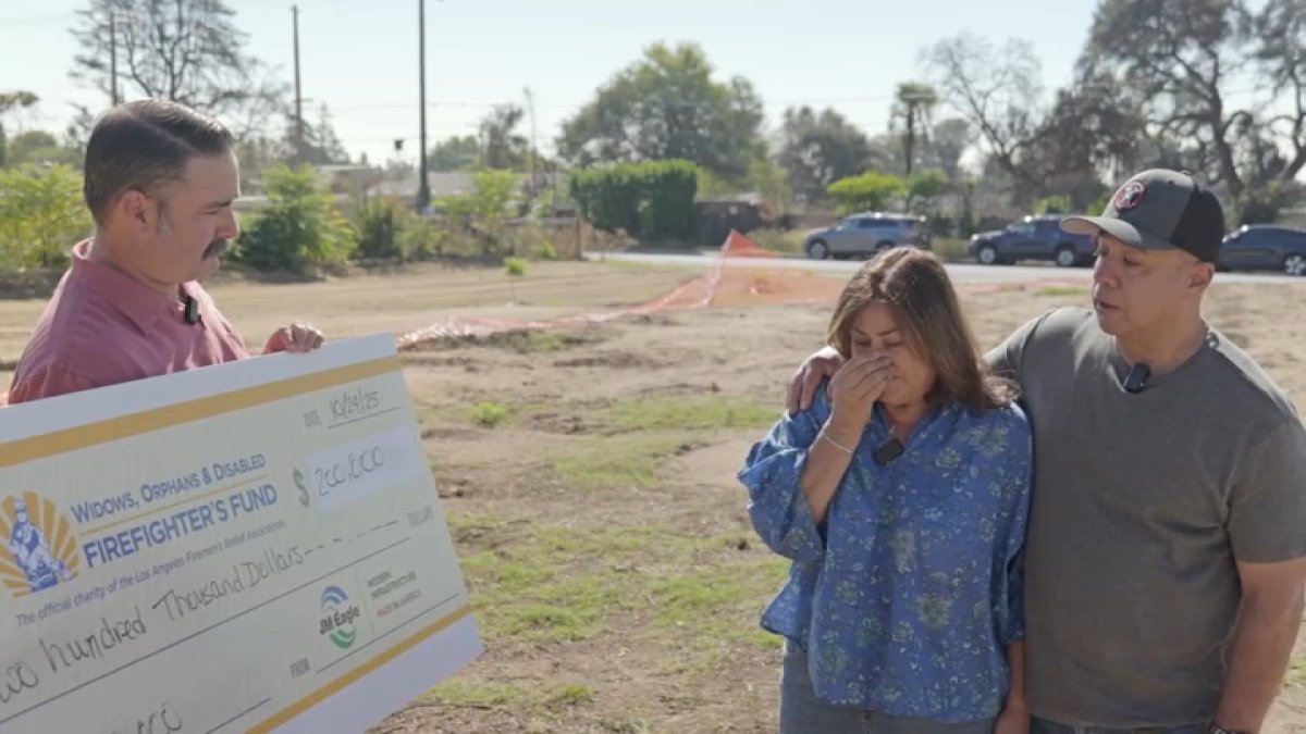 Bombero que perdió casa en incendio Eaton recibe donativo – Telemundo ...