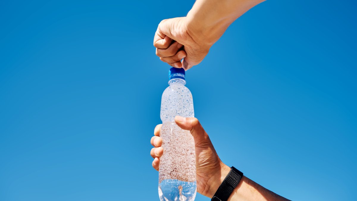 FIFA ahora permitirá botellas en estadios, con reglas específicas ...
